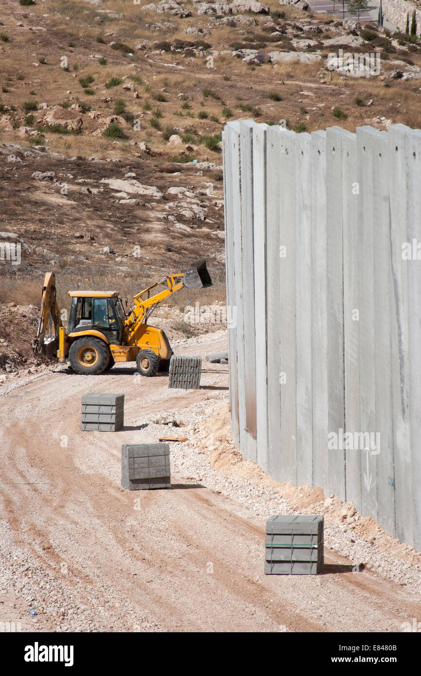 Israel west bank seperation barrier hi-res stock photography and images ...
