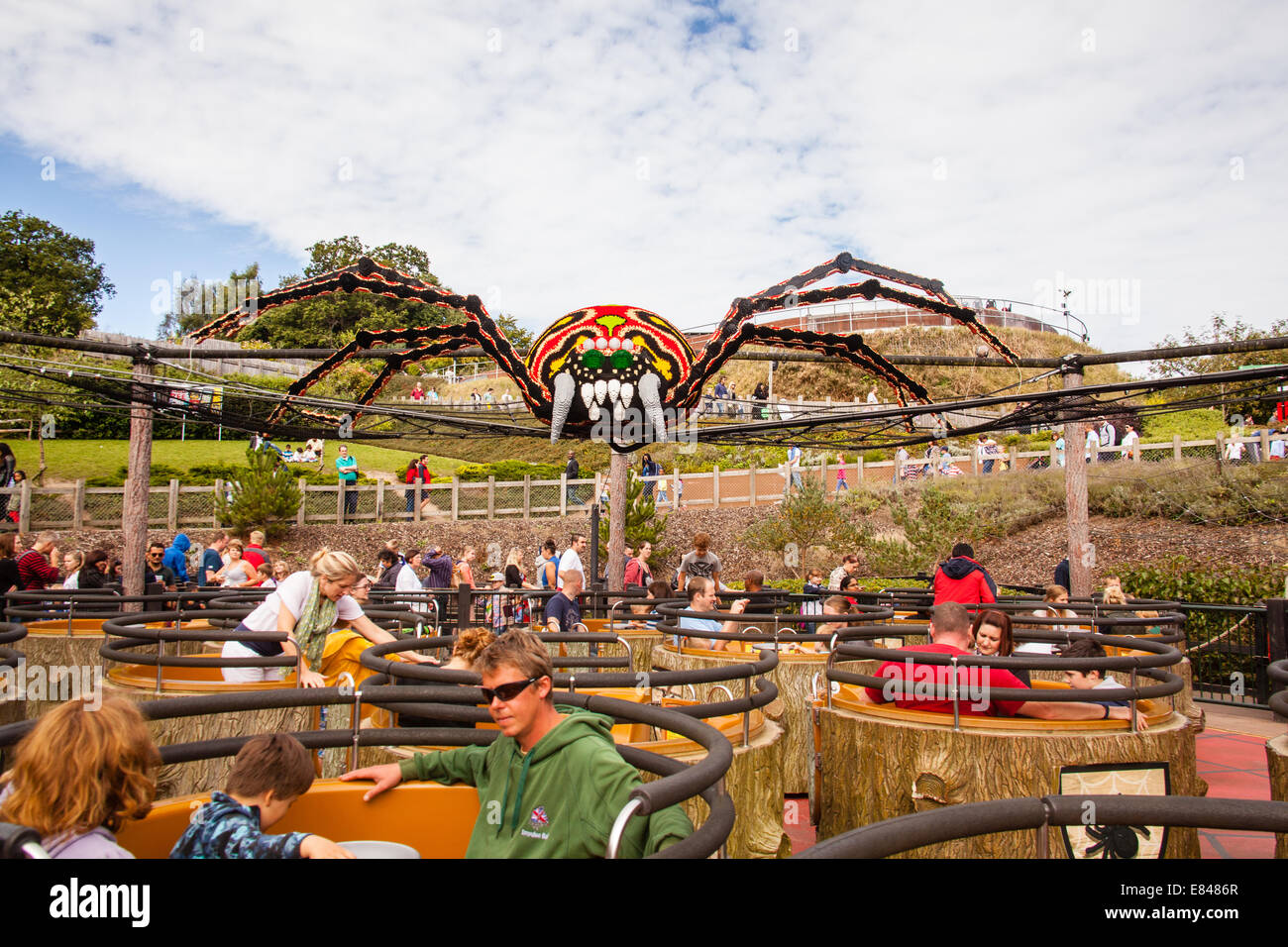 Spinning Spider a spinning tea-cups style ride, Legoland Windsor ...