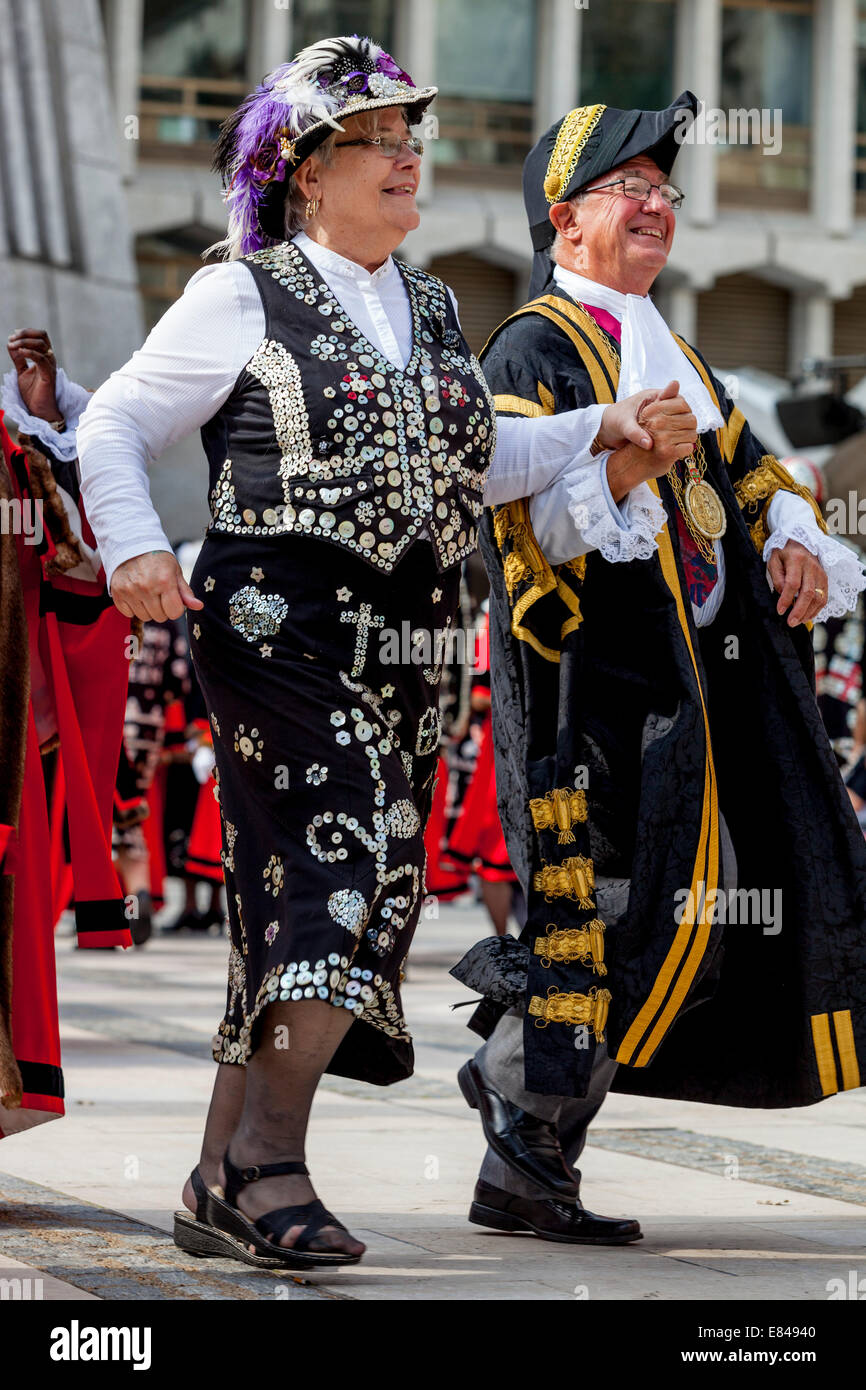 The London Pearly Kings & Queens Society Costermongers Harvest Festival ...