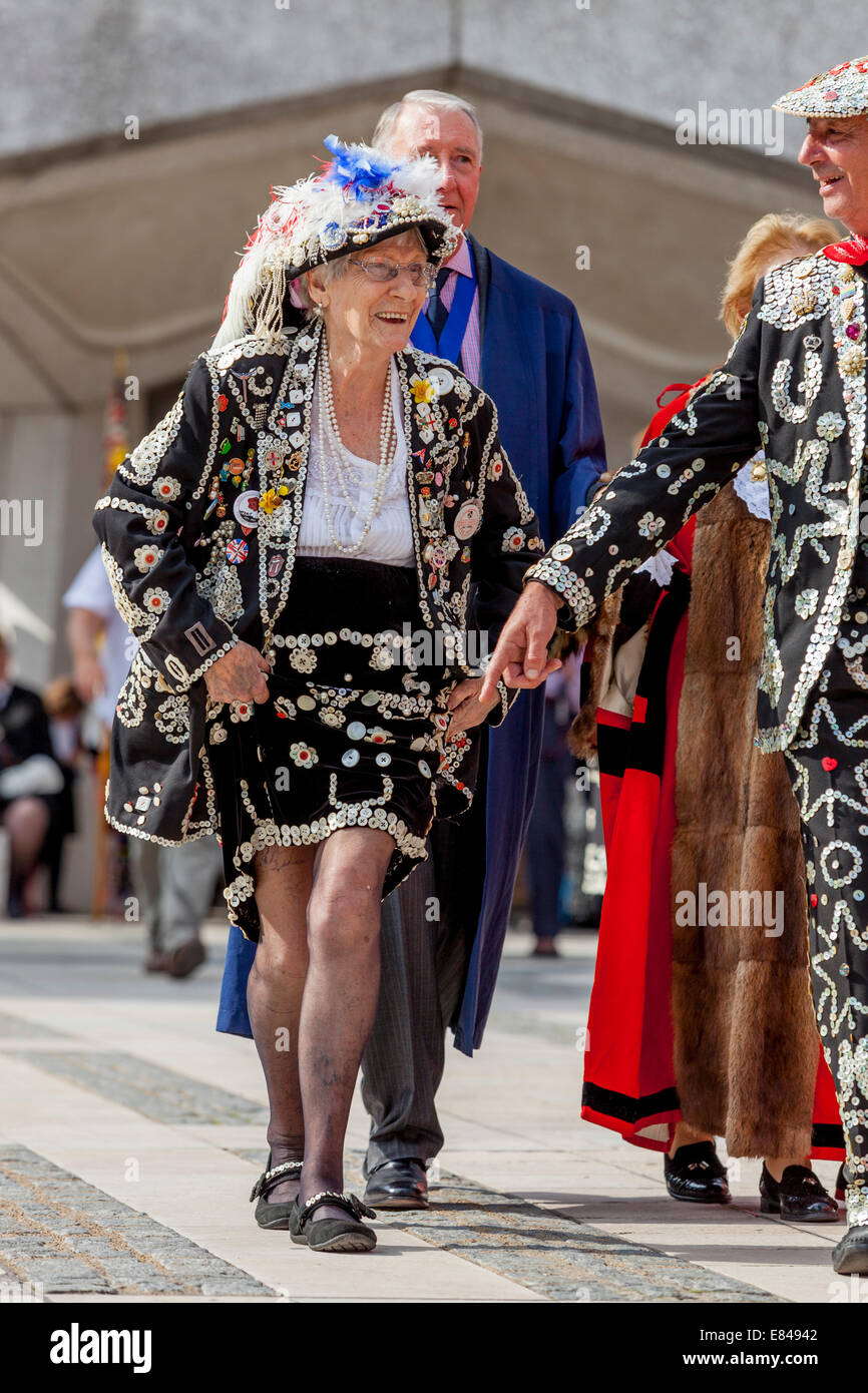 The London Pearly Kings & Queens Society Costermongers Harvest Festival ...