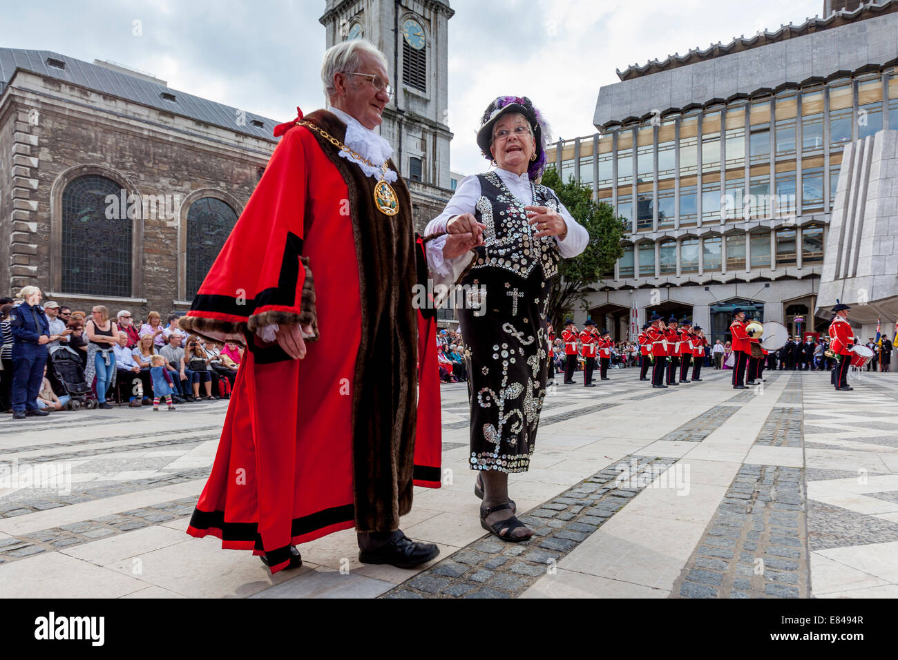 The London Pearly Kings & Queens Society Costermongers Harvest Festival ...
