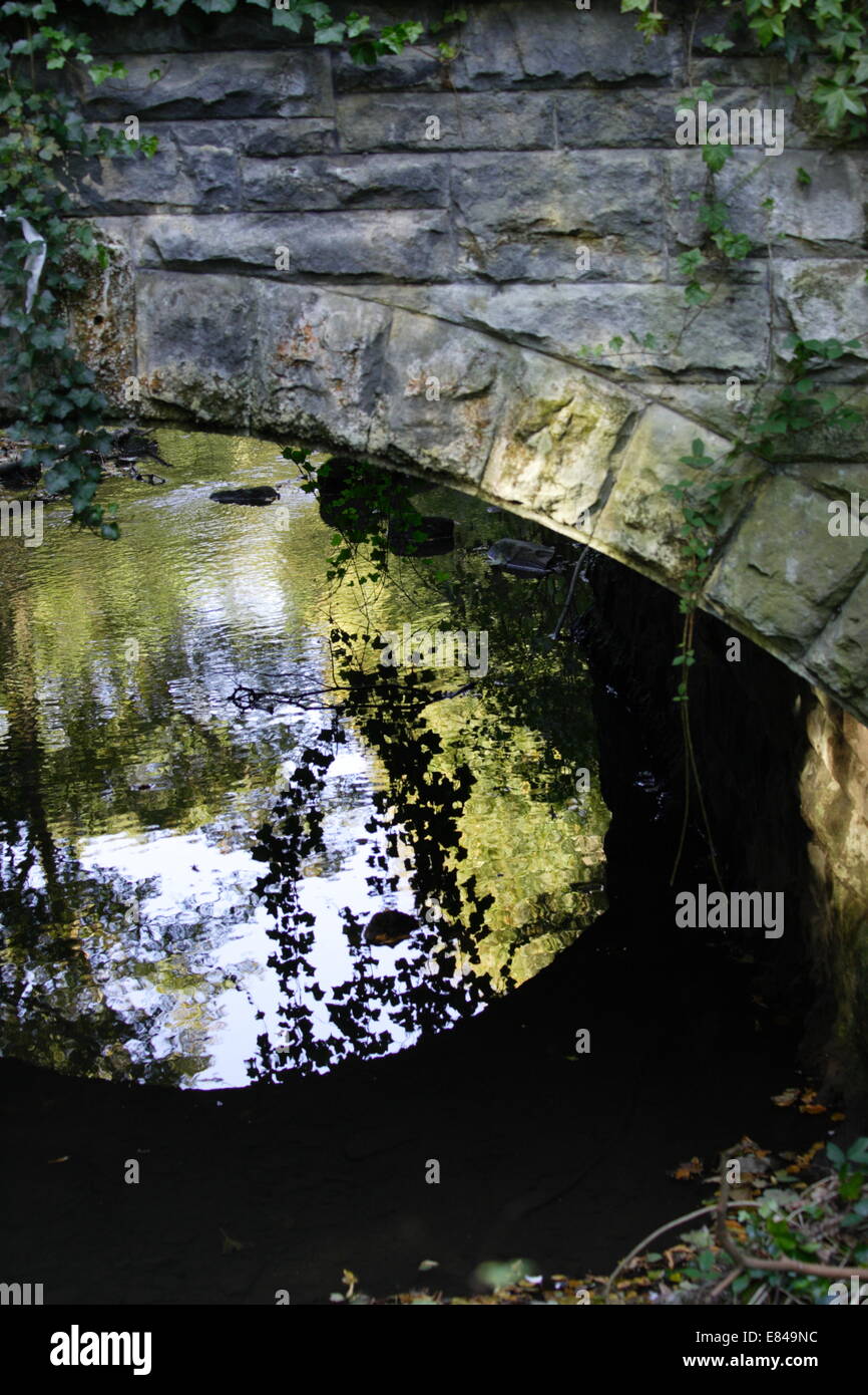 Archway reflections hi-res stock photography and images - Alamy