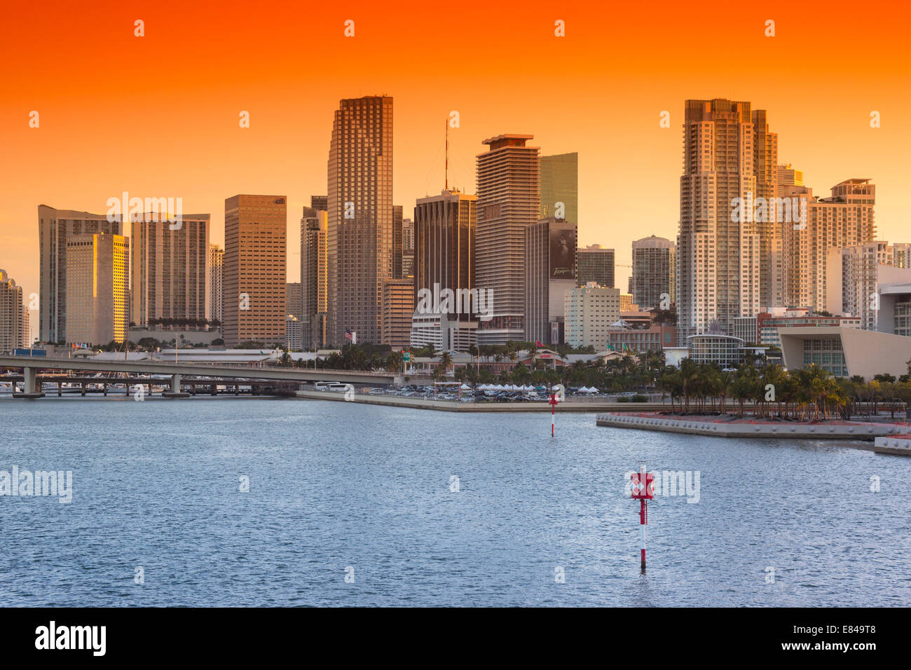 DOWNTOWN SKYLINE BISCAYNE BAY MIAMI FLORIDA USA Stock Photo - Alamy
