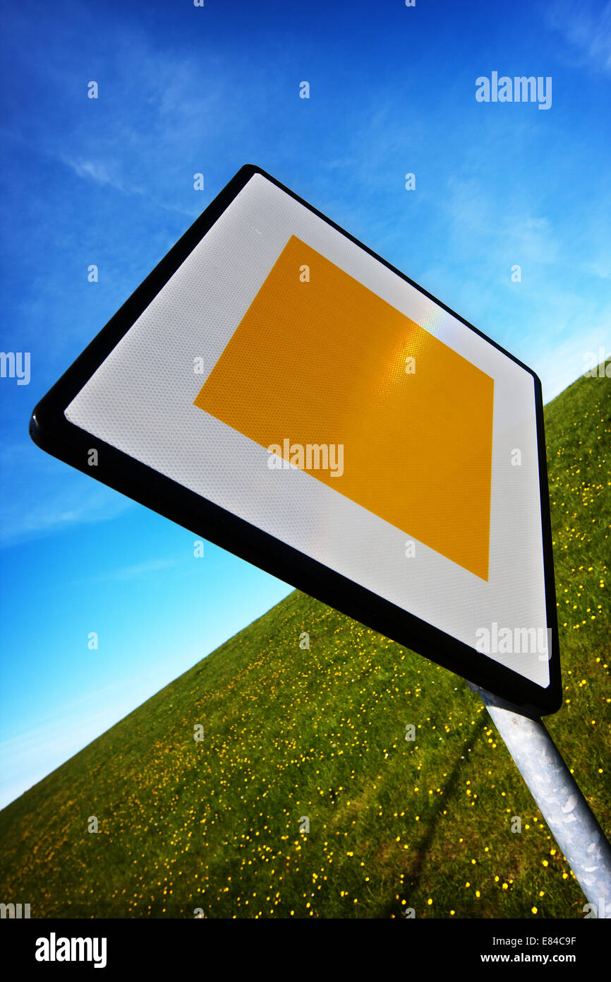 Priority signs hi-res stock photography and images - Alamy