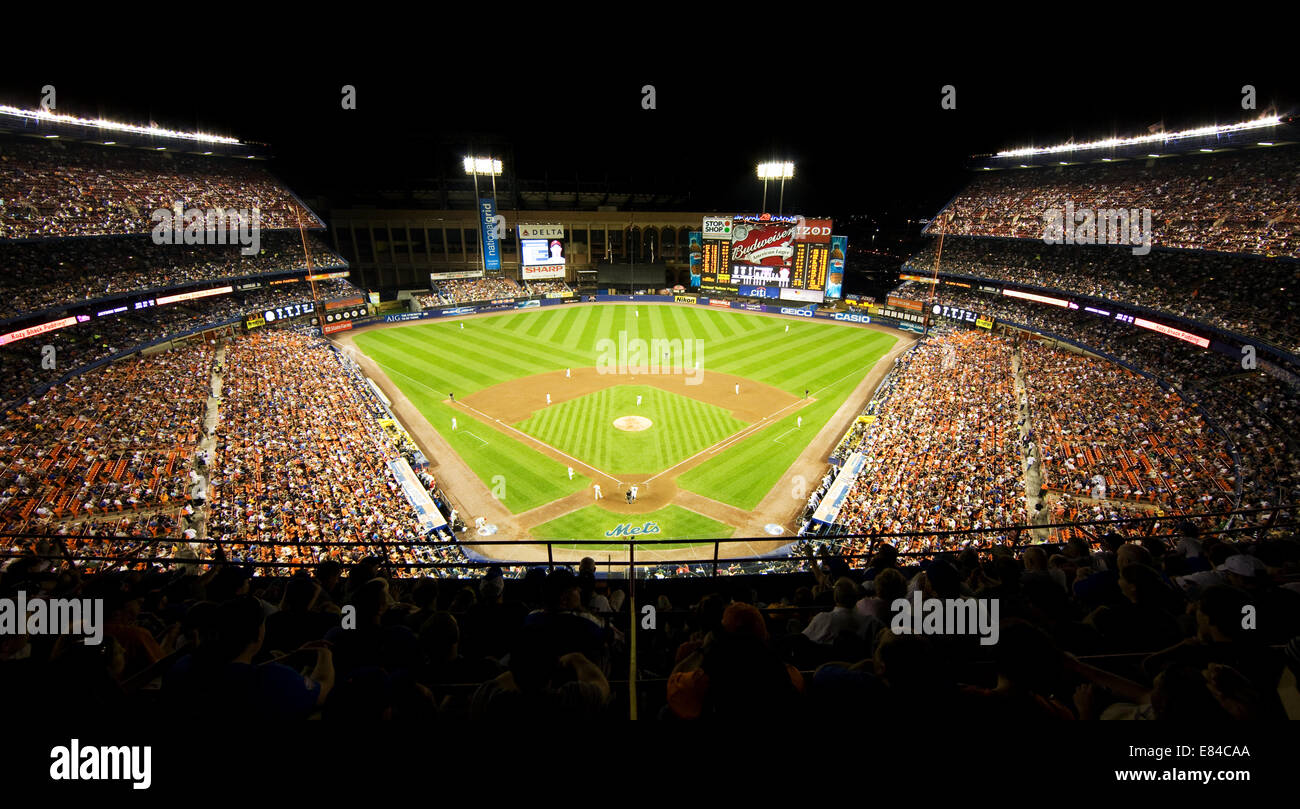 Filled Mets Citi Field stadium in New York City, USA Stock Photo - Alamy