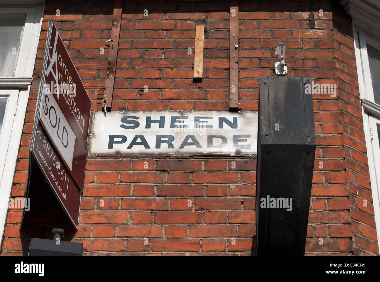 street name sign for sheen parade, east sheen, london, england Stock ...