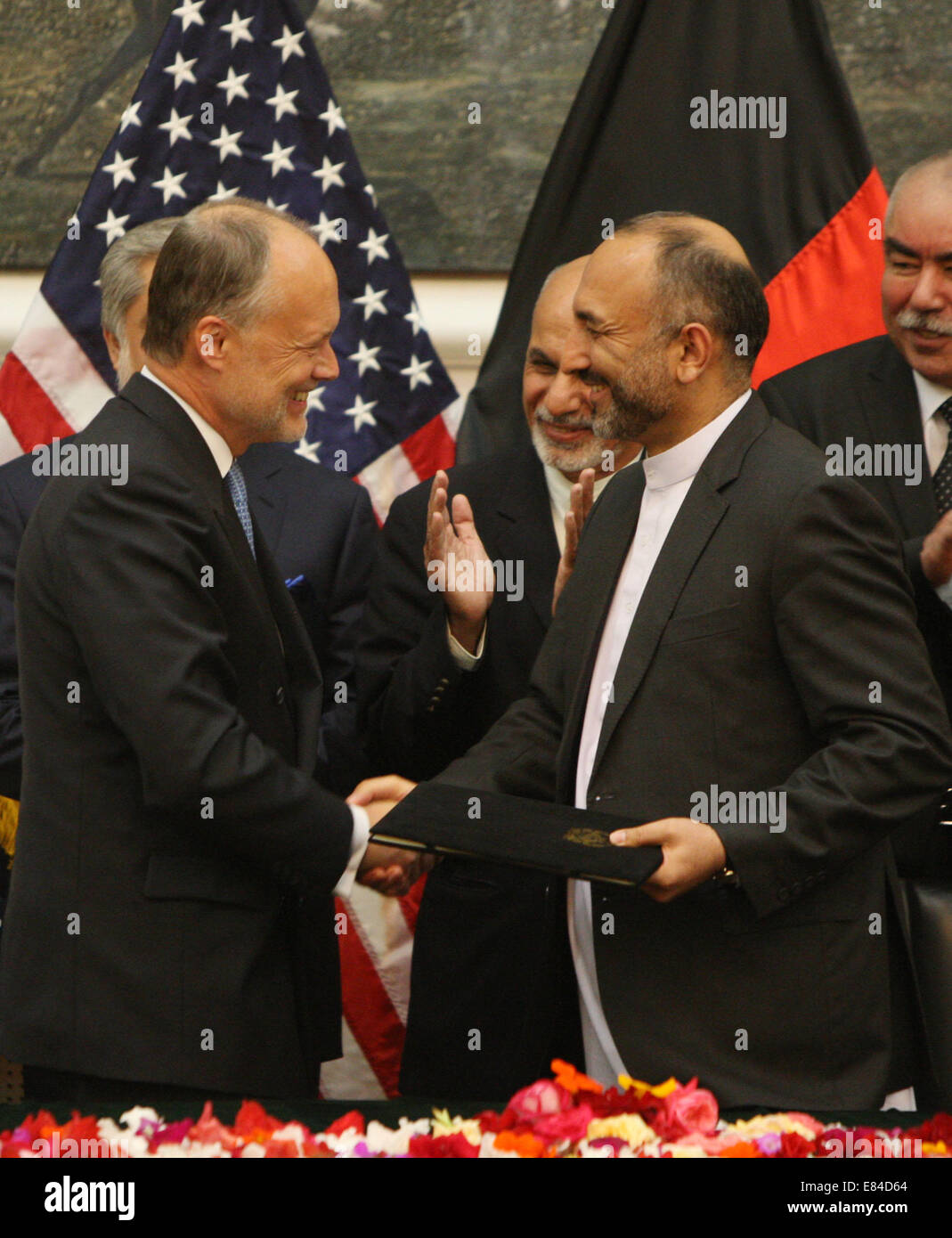 (140930) -- KABUL, Sept. 30, 2014 (Xinhua) -- Afghan Presidential ...