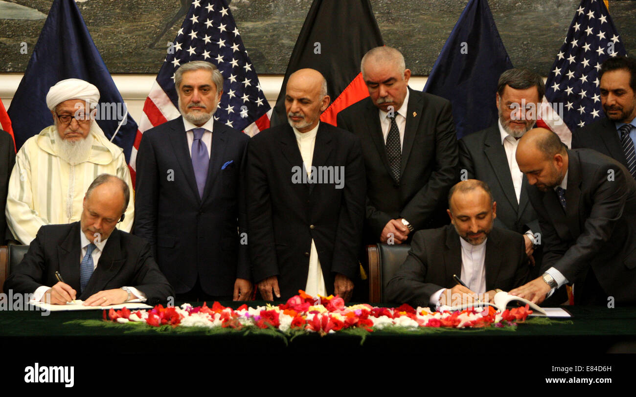 (140930) -- KABUL, Sept. 30, 2014 (Xinhua) -- Afghan Presidential ...