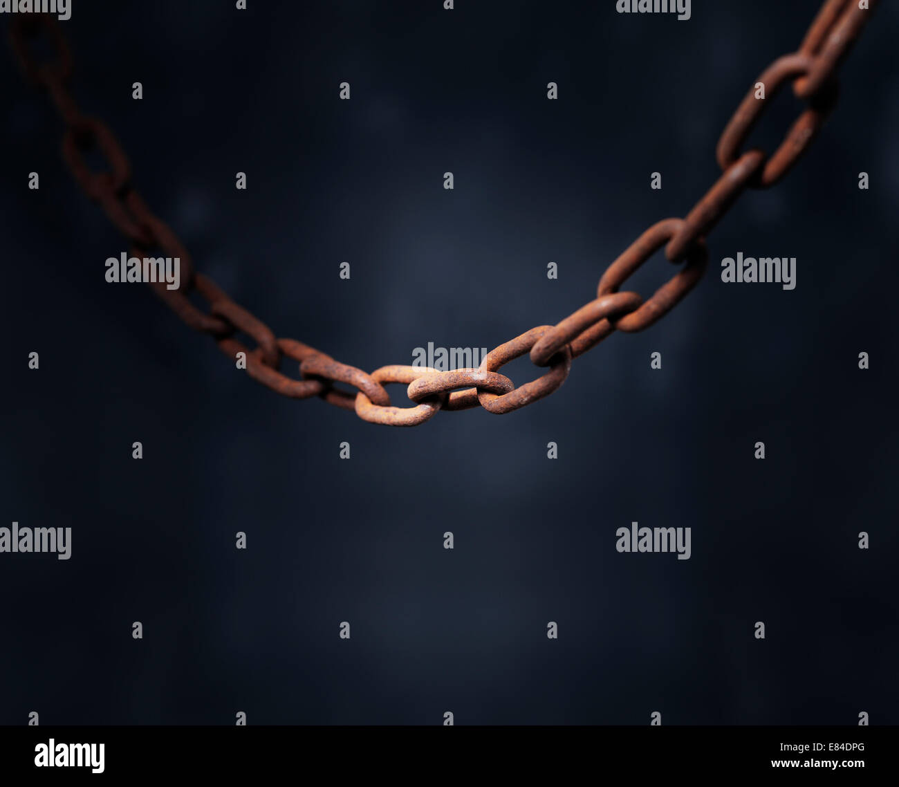 Linked rusty chain hi-res stock photography and images - Alamy