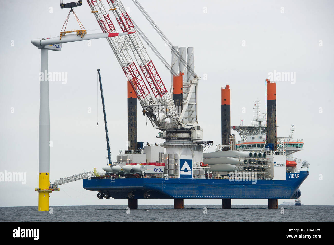 Sassnitz, Germany. 30th Sep, 2014. Crane ship "Vidar" lifts a wind ...