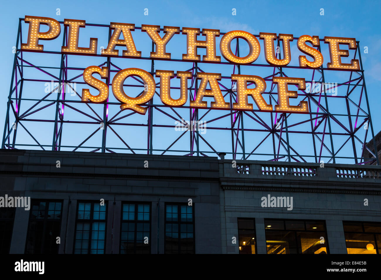 Downtown cleveland playhouse square sign hi-res stock photography and images - Alamy