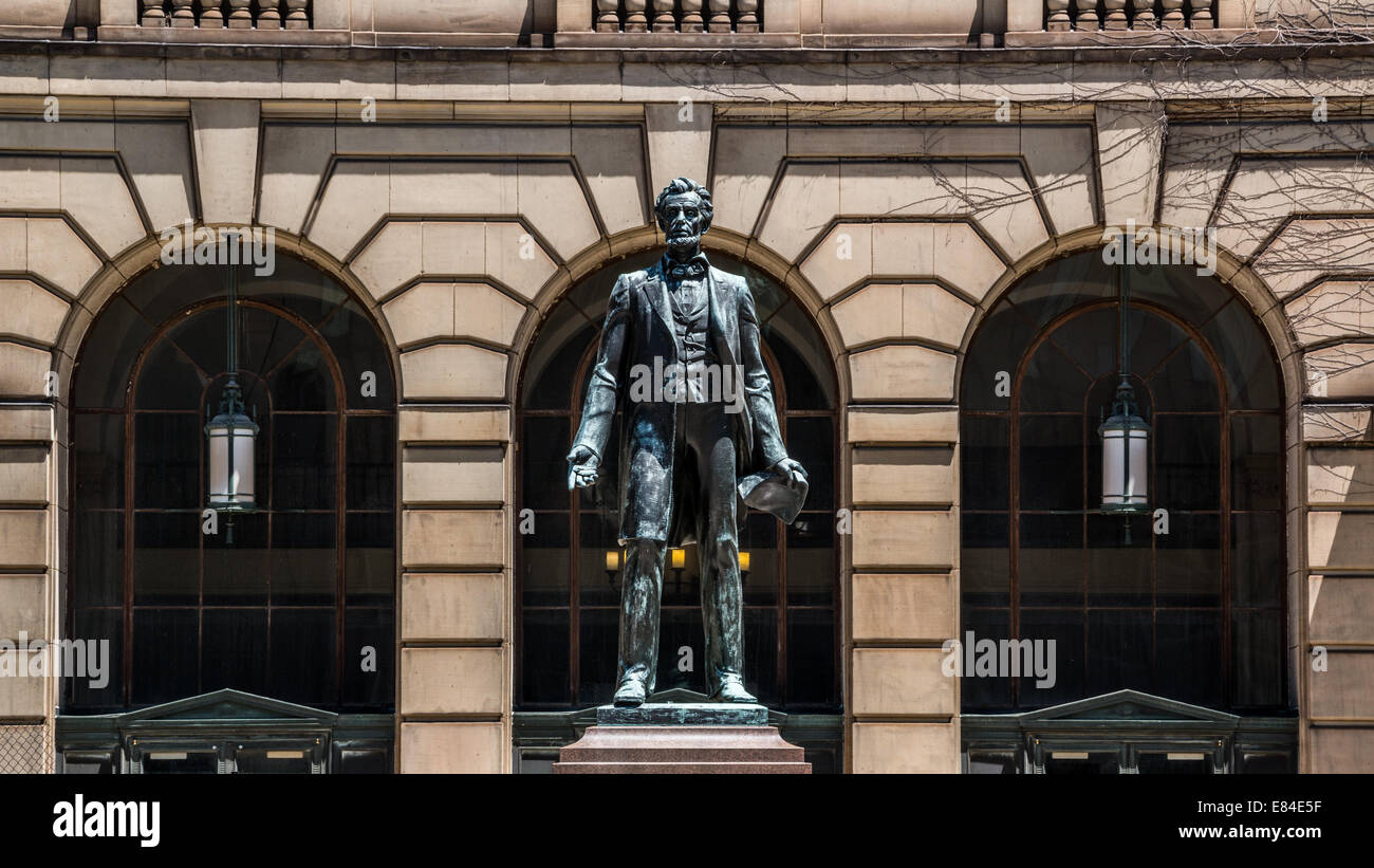 Downtown Cleveland Statue High Resolution Stock Photography and Images ...
