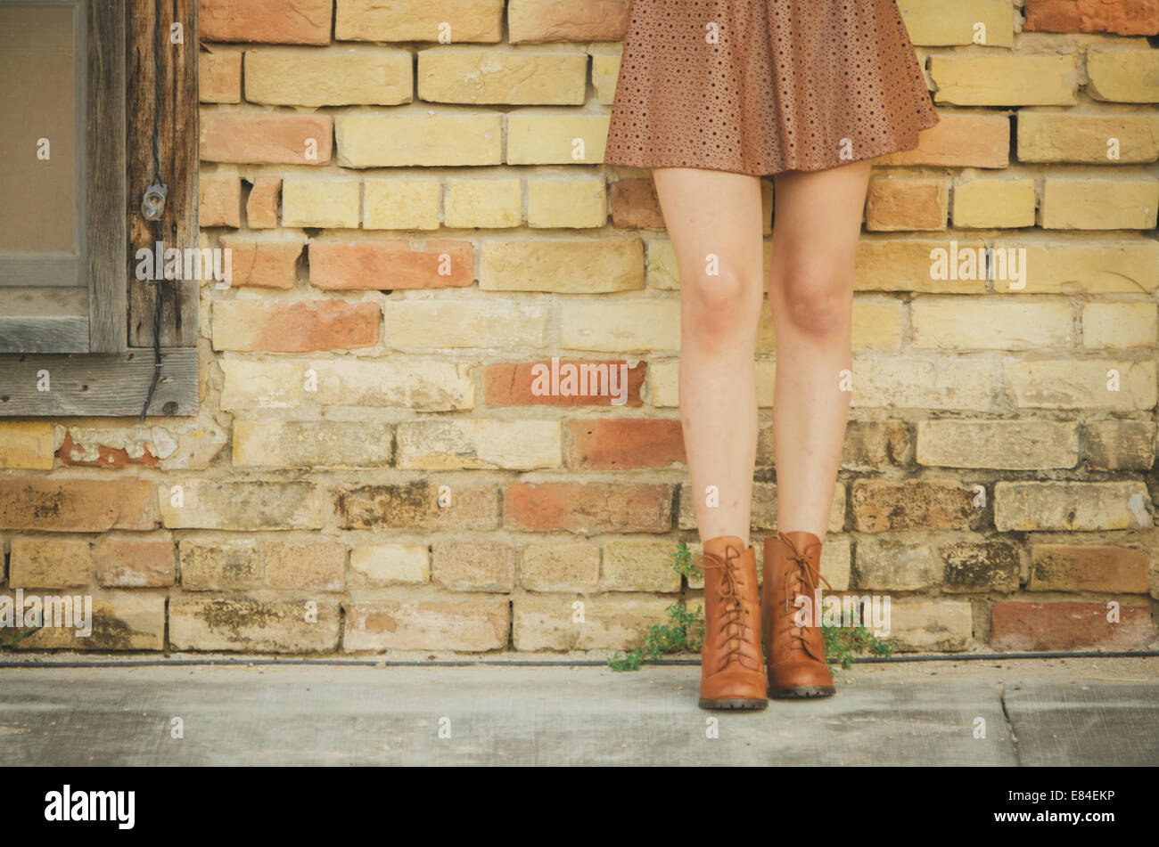 Woman legs skirt hi-res stock photography and images - Alamy