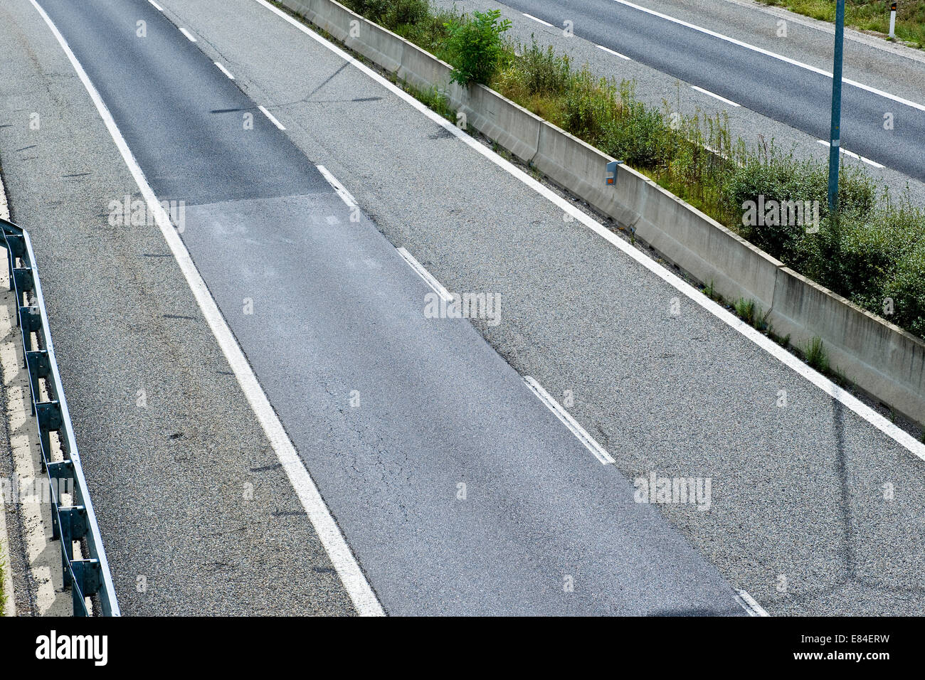 Double lane highway hi-res stock photography and images - Alamy