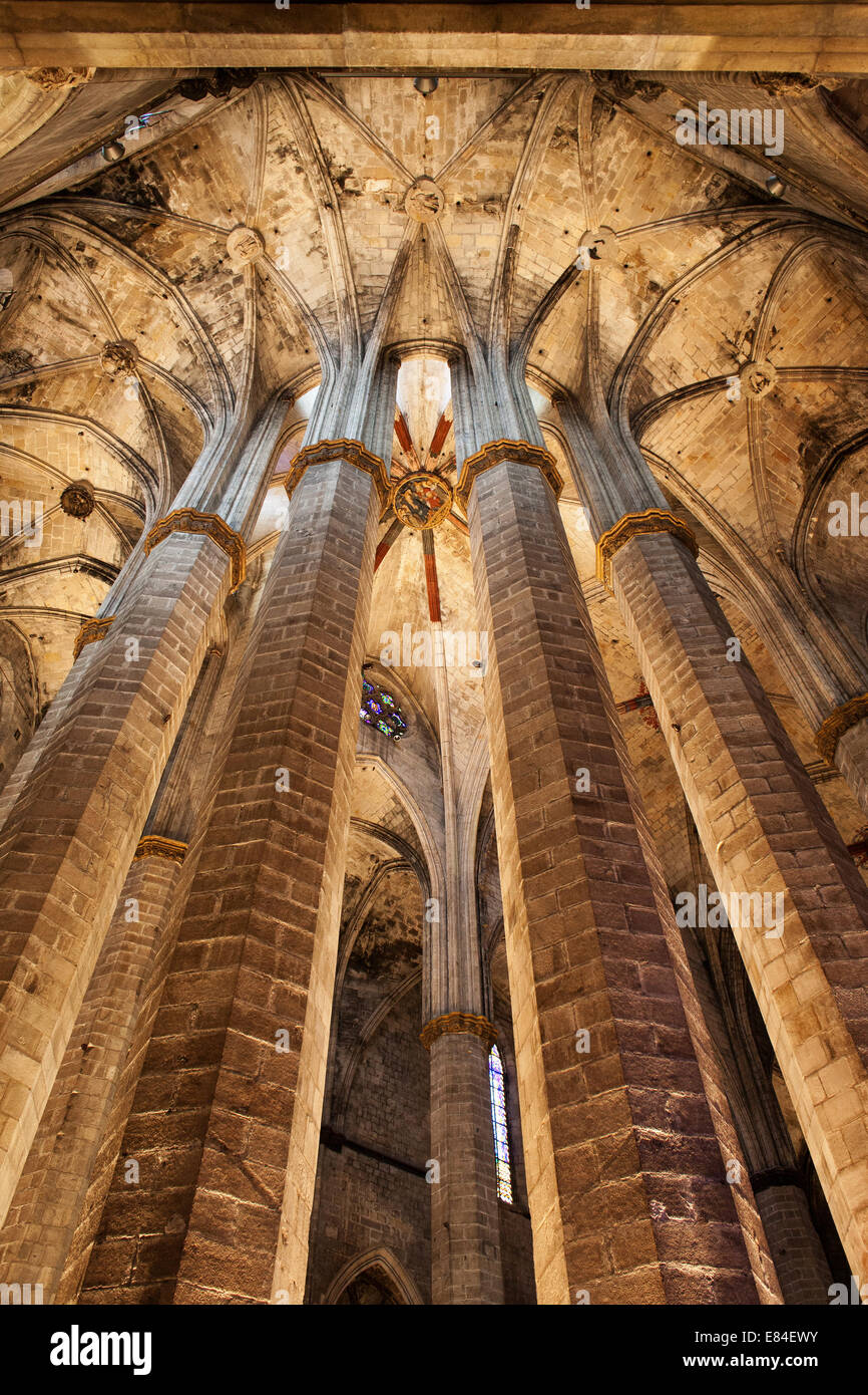 Interior of the Basilica of Santa Maria del Mar in Barcelona, Catalonia ...