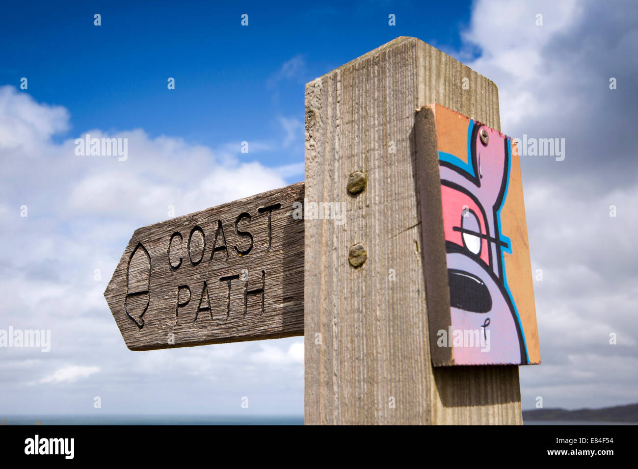 English coast path sign hi-res stock photography and images - Alamy