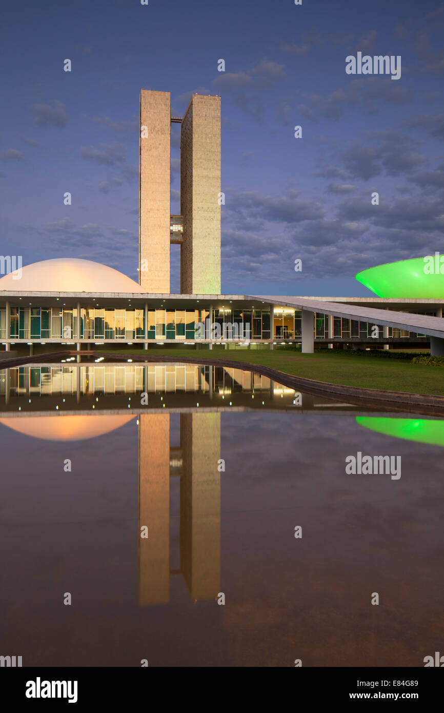 National congress of oscar niemeyer by night hi-res stock photography ...