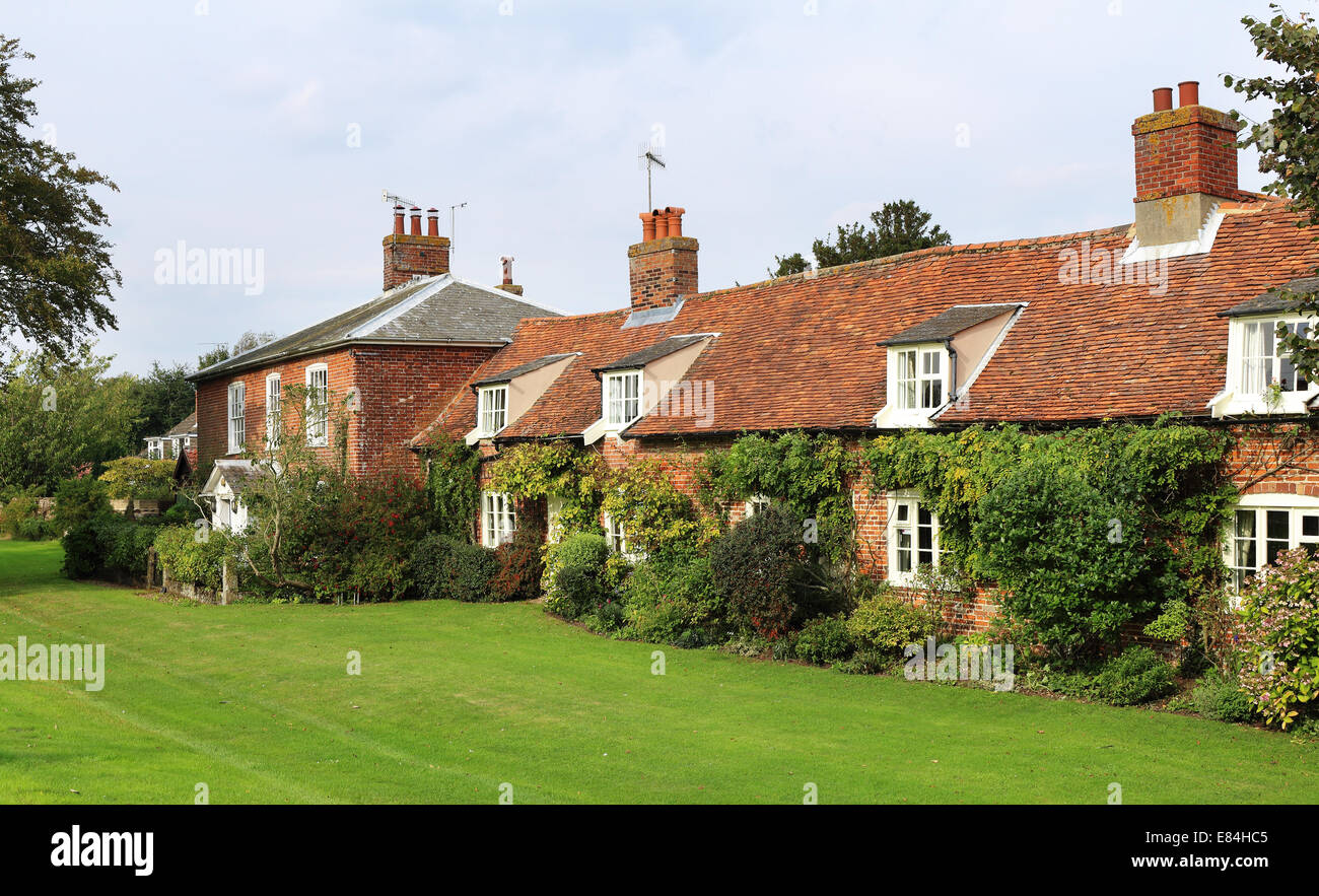 Traditional english village hi-res stock photography and images - Alamy