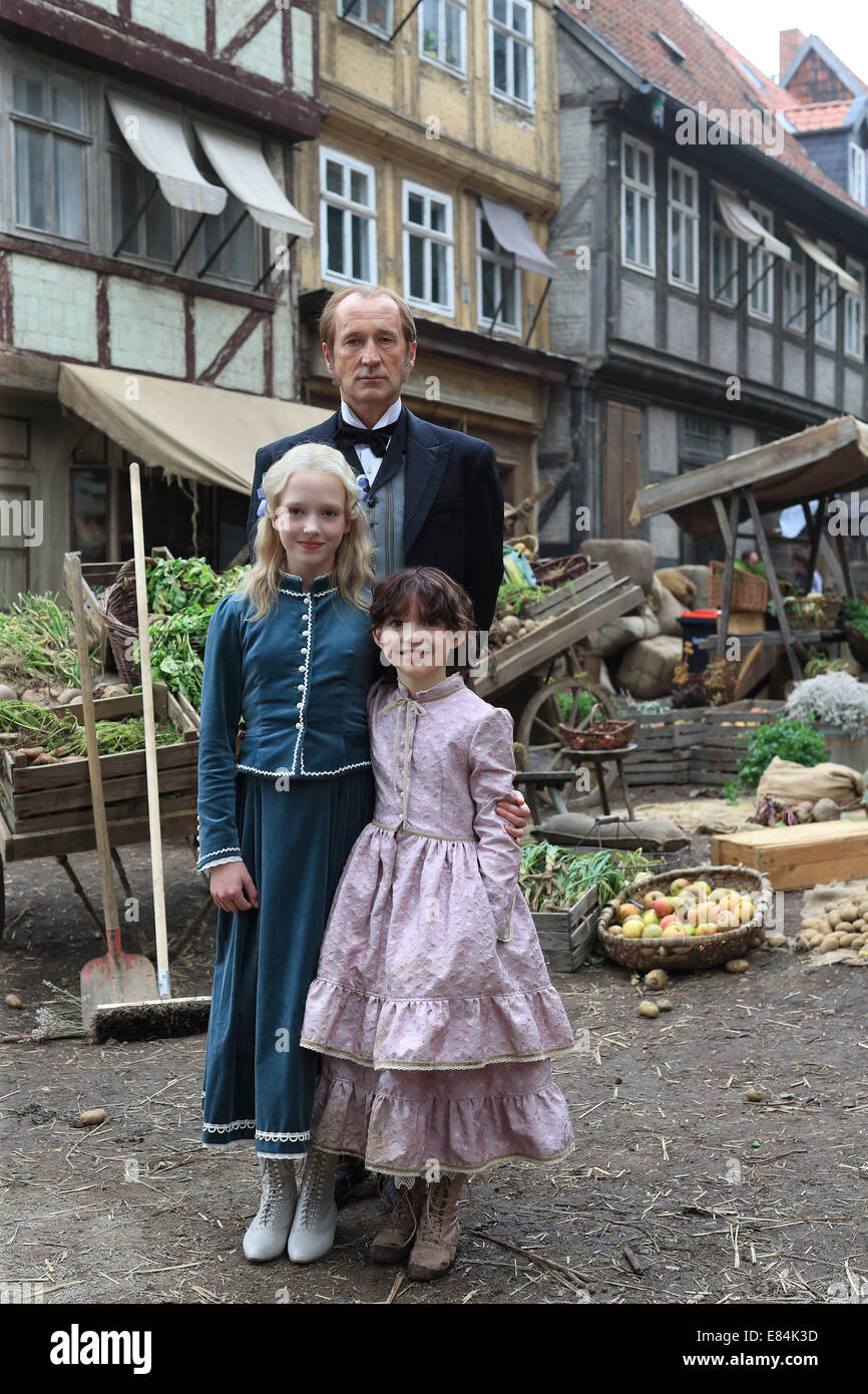 Peter Lohmeyer (C) as Sebastian, Isabelle Ottmann (L) as Klara Sesemann ...