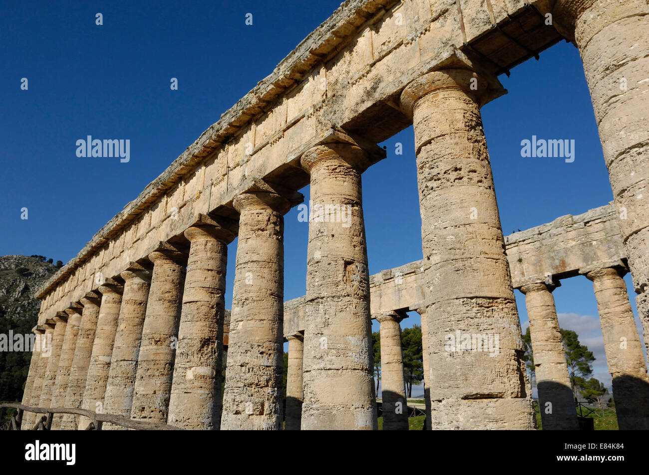 Doric greek temples hi-res stock photography and images - Alamy