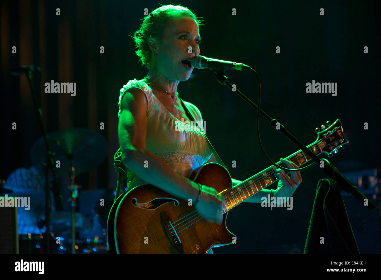 Kristin hersh guitarist hi-res stock photography and images - Alamy