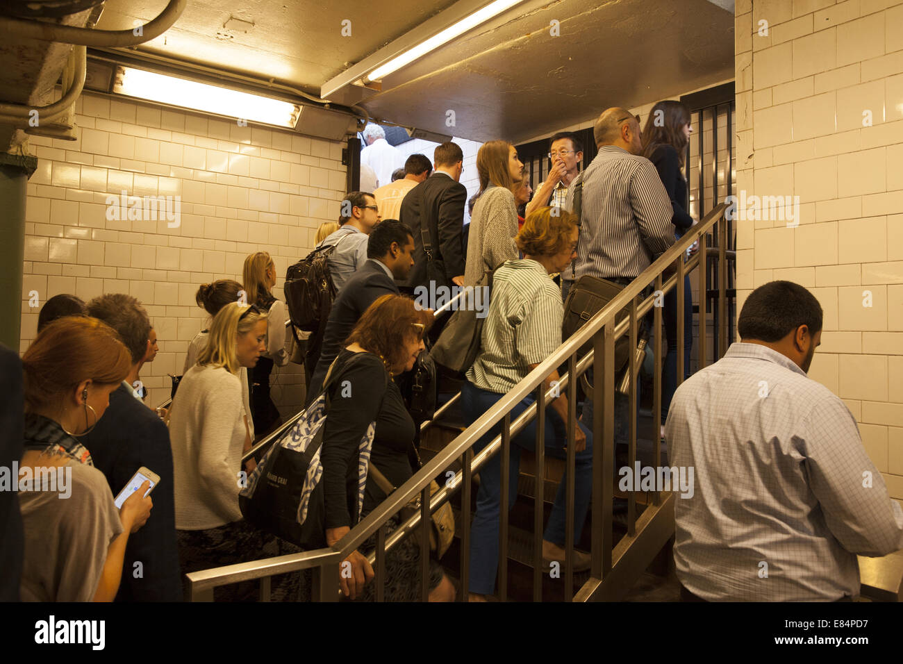 New york subway stairs crowds hi-res stock photography and images - Alamy