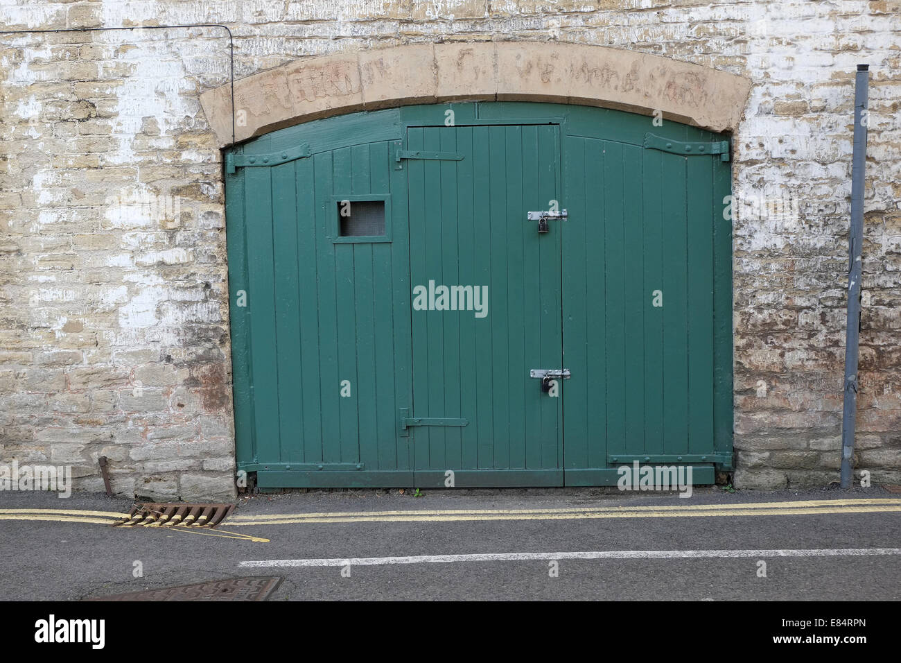 Wooden stable doors hi-res stock photography and images - Alamy
