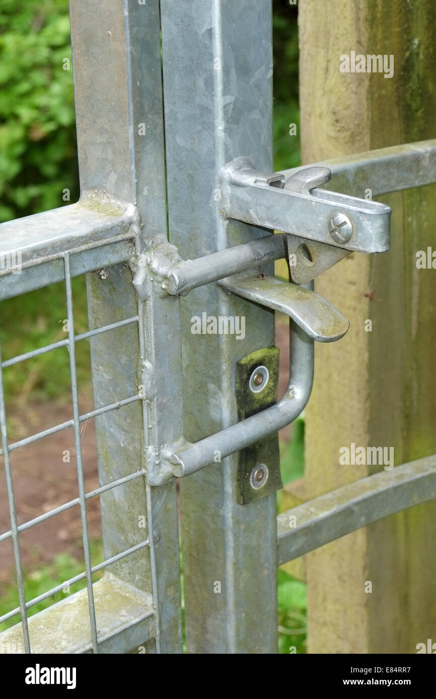 Gate latch hi-res stock photography and images - Alamy
