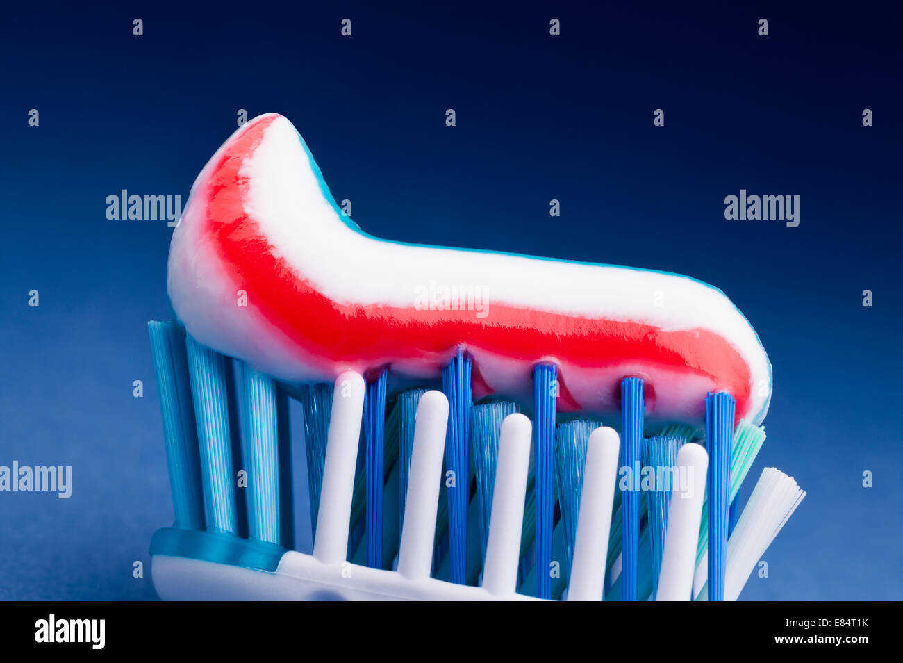 Blue white toothbrush toothpaste hi-res stock photography and images ...