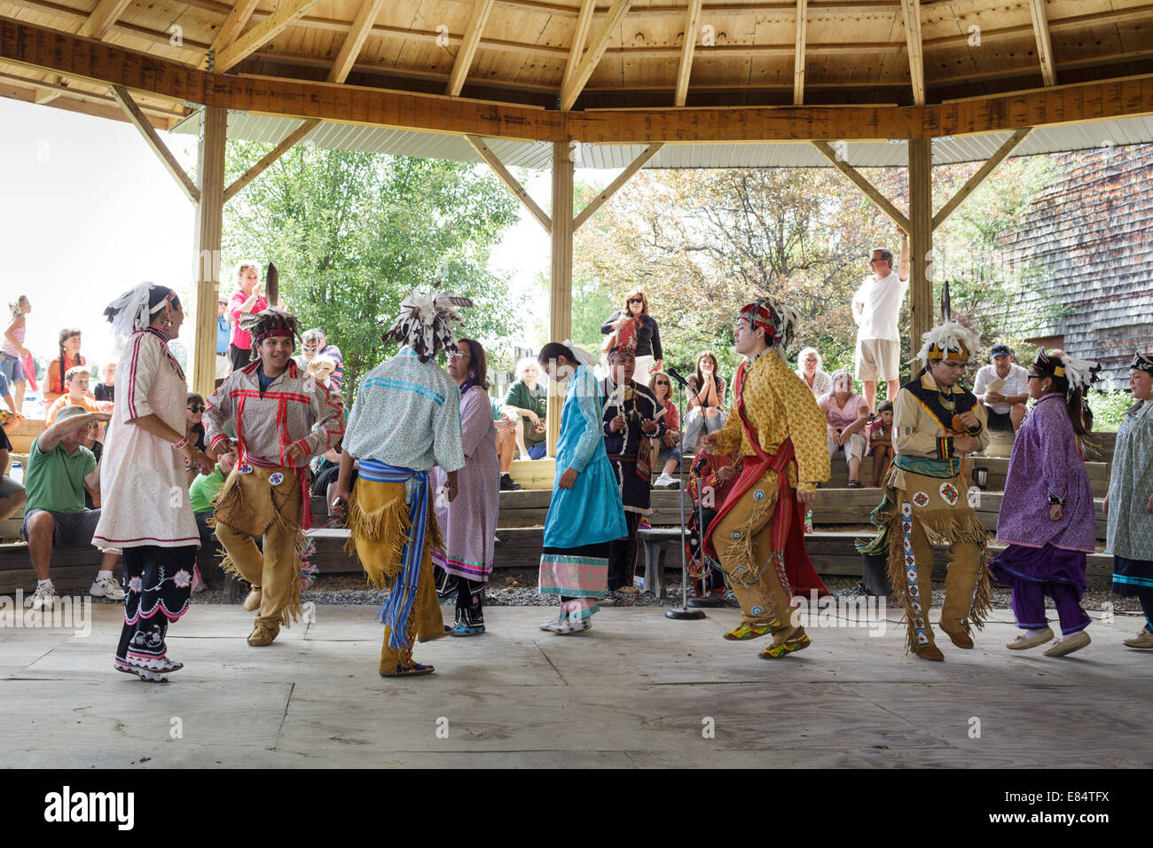 Haudenosaunee people hi-res stock photography and images - Alamy