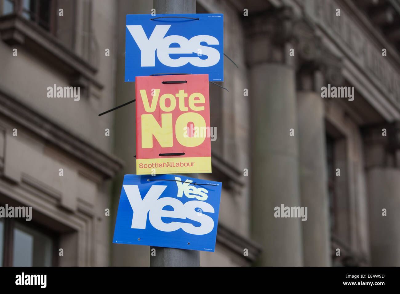 "Vote No" and "Yes Scotland" signs on a lamppost during the Scottish ...