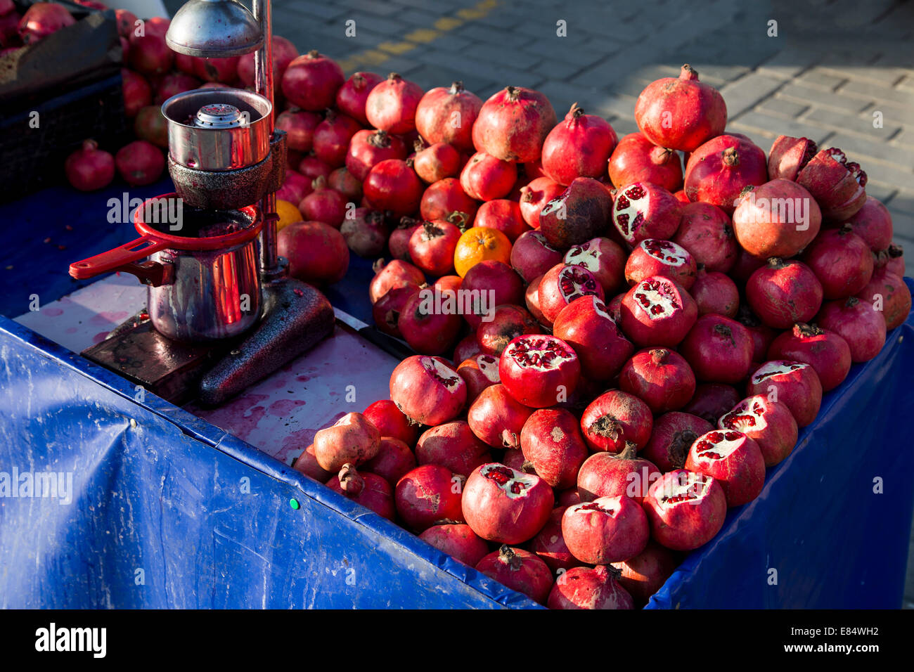 Fruit juice seller hi-res stock photography and images - Alamy