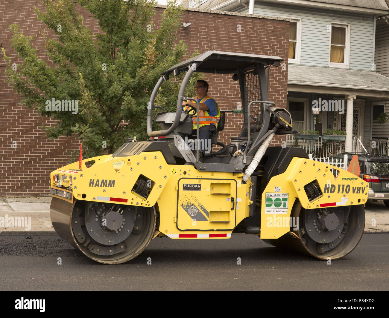 Street paving crew hi-res stock photography and images - Alamy