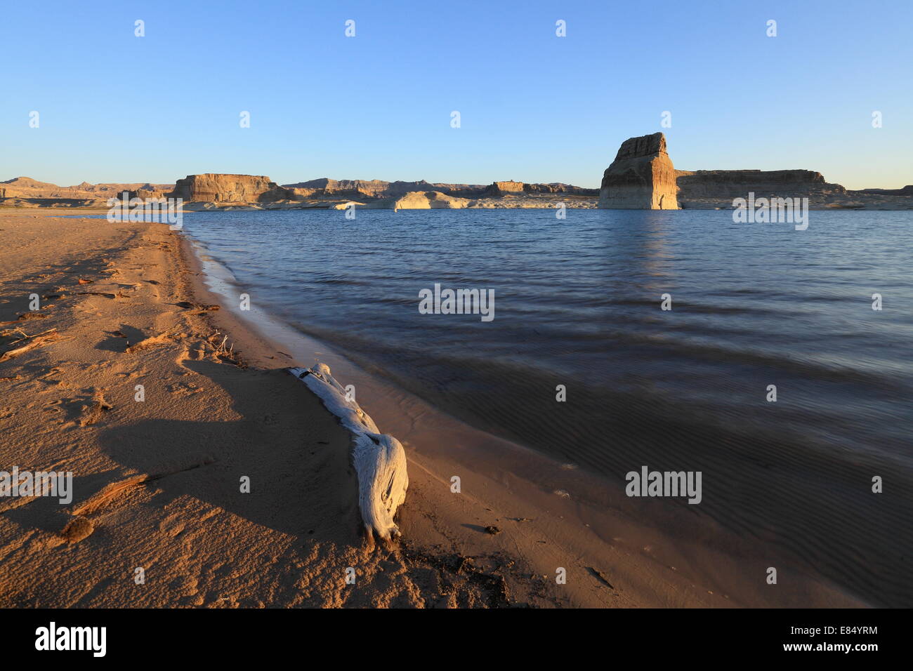 Lone rock beach lake powell hi-res stock photography and images - Alamy