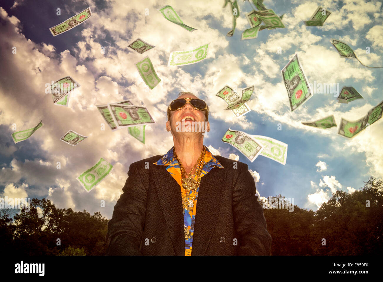 Money falling from sky hi-res stock photography and images - Alamy