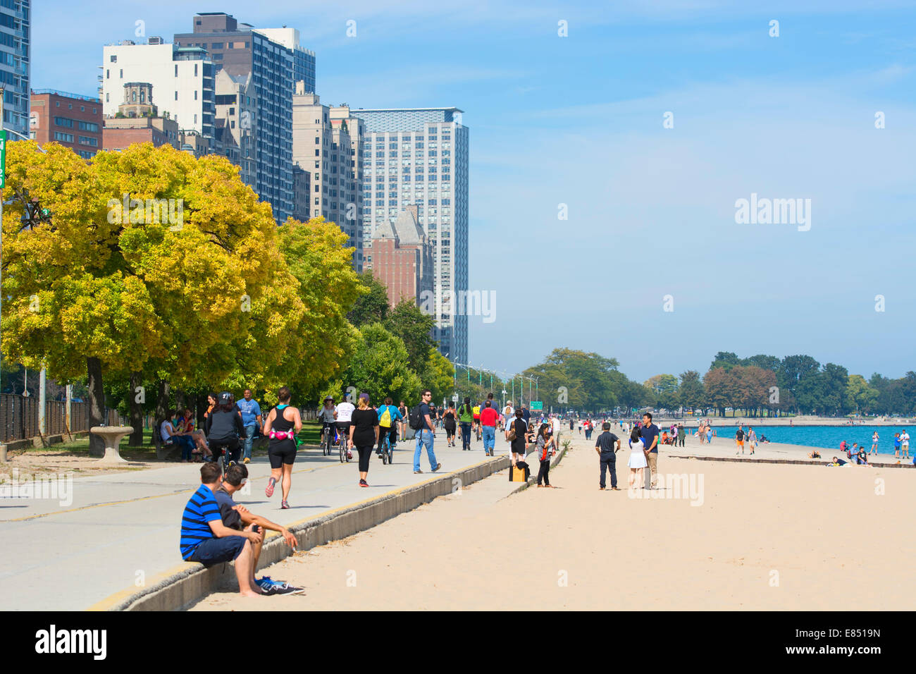 People on the Beach, Oak Street Beach, Chicago Stock Photo - Alamy