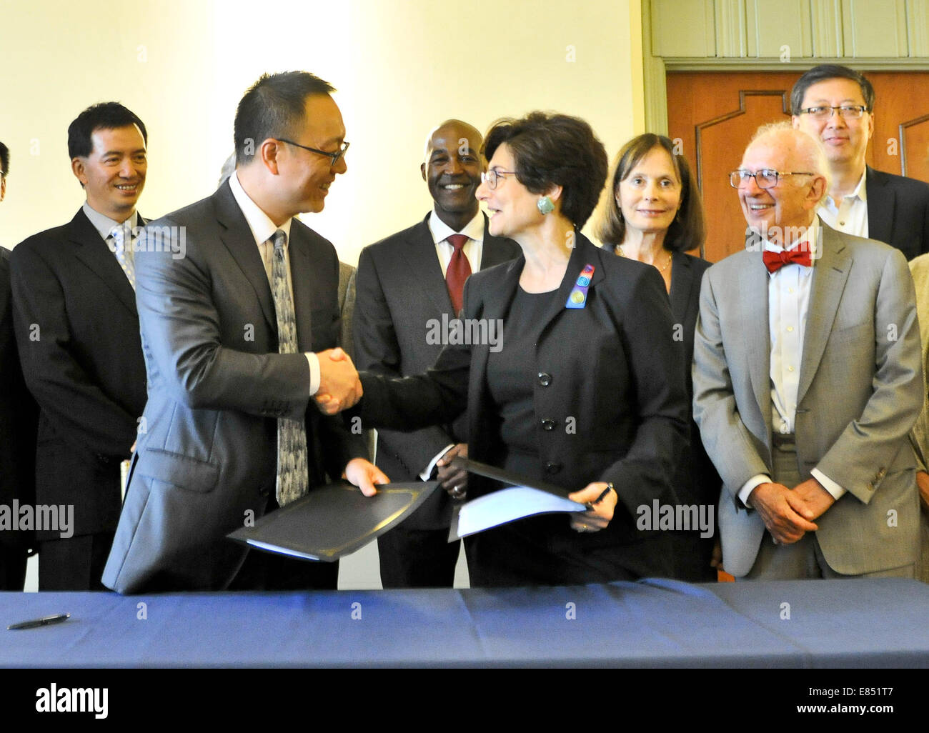 New York, USA. 30th Sep, 2014. Robert Xiao (L, front), CEO of Chinese ...