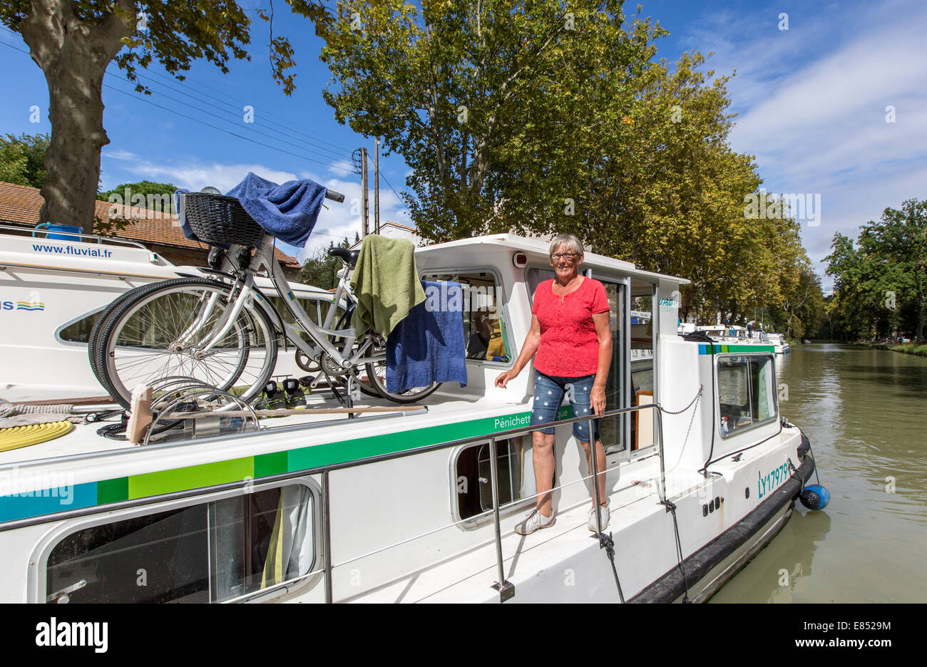 Middle aged people boat hi-res stock photography and images - Alamy