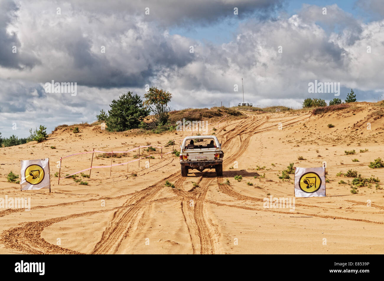 Judges arrived on a stage of races - "sandy dunes Stock Photo - Alamy
