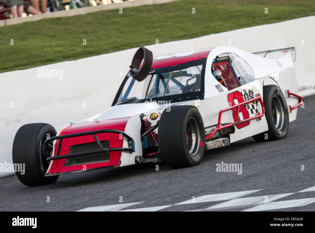 OSCAAR Modified driver GARY McLEAN #8 loses his air filter during heat ...