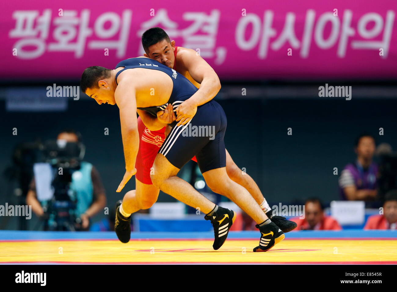 Incheon, South Korea. 30th Sep, 2014. Norikatsu Saikawa (JPN) Wrestling ...