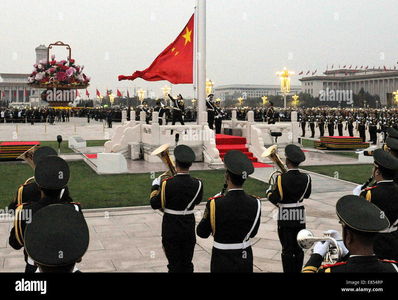 Flag raising ceremony beijing hi-res stock photography and images - Alamy