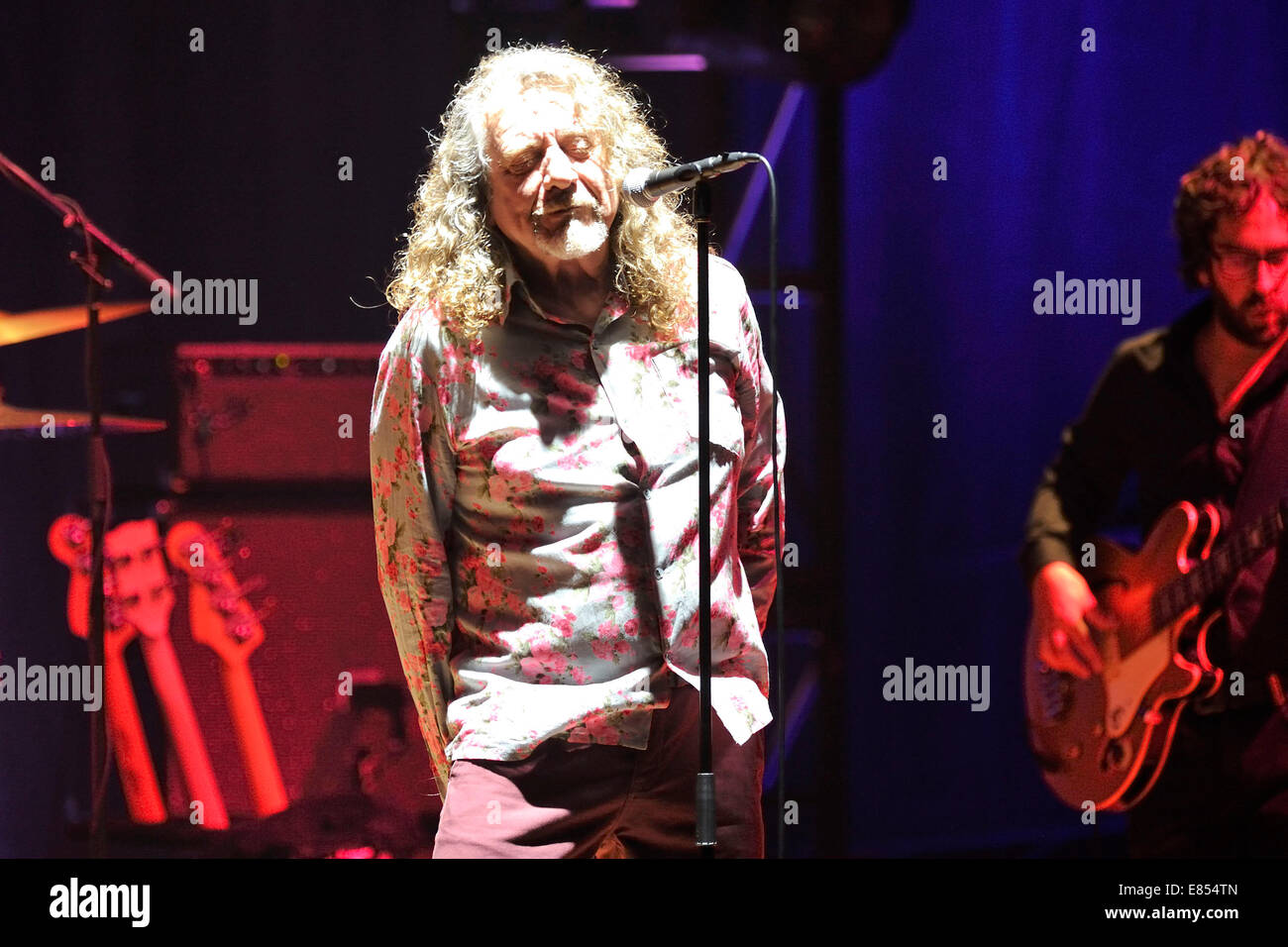 Robert plant musician hi-res stock photography and images - Alamy