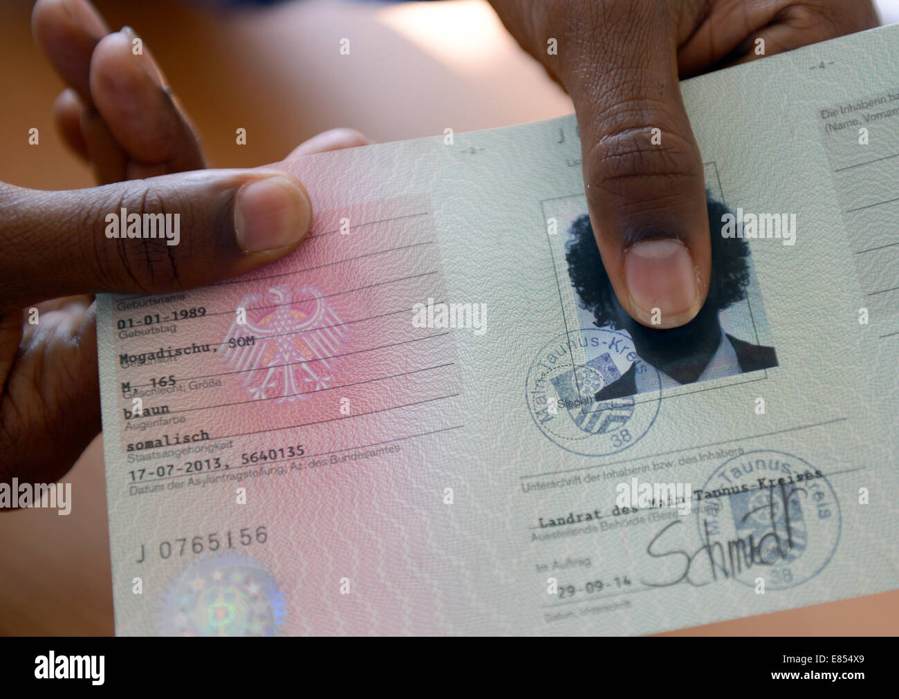 Refugees permit asylum hi-res stock photography and images - Alamy