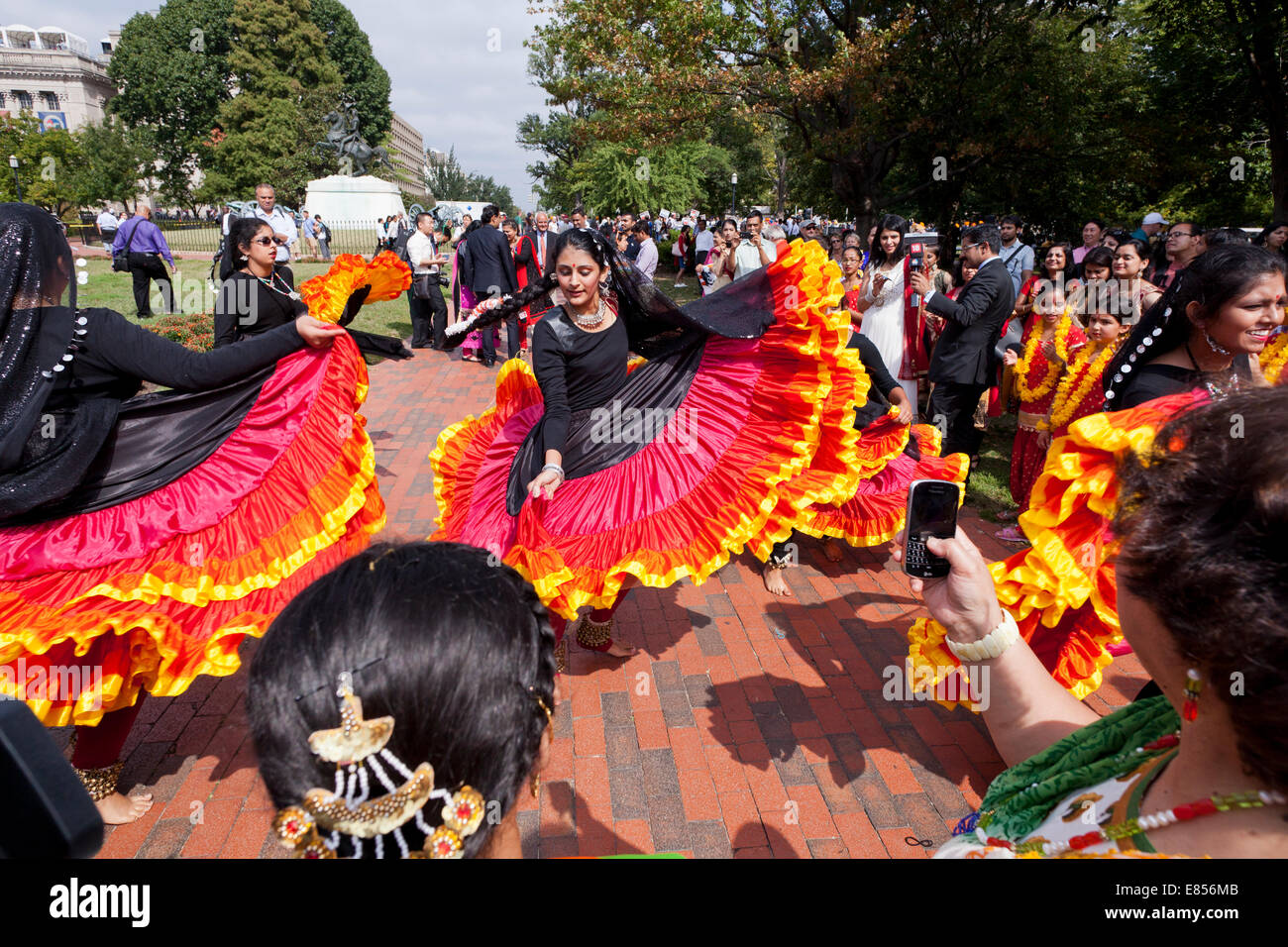 Indian woman and girls performing Bhangra, a Punjabi folk dance Stock ...