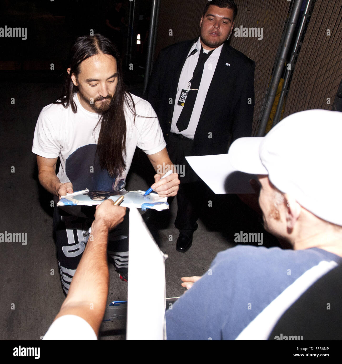 Steve aoki cake hi-res stock photography and images - Alamy