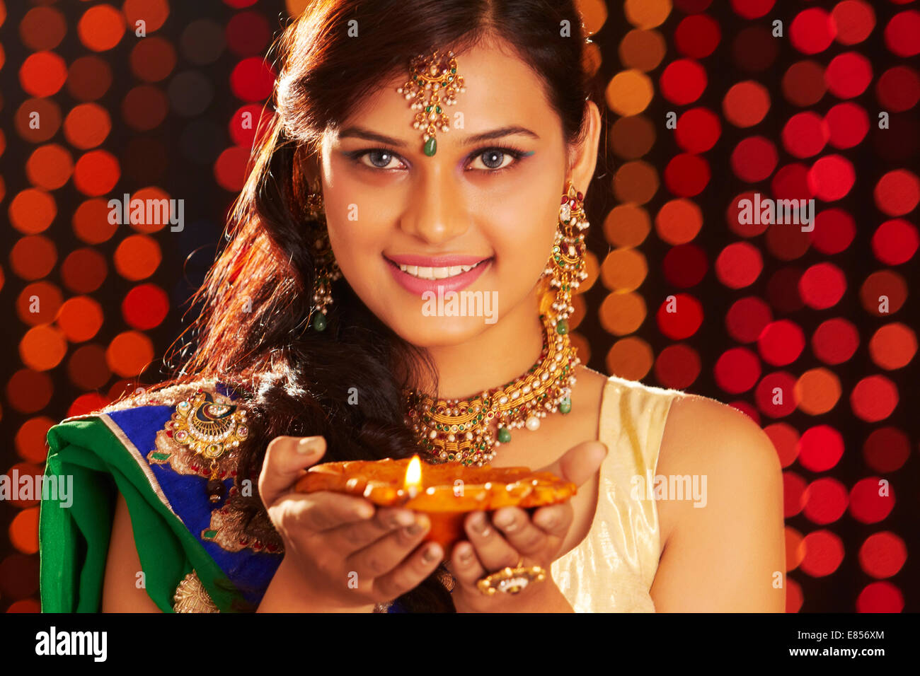 indian ladies diwali Festival diya Worship Stock Photo - Alamy