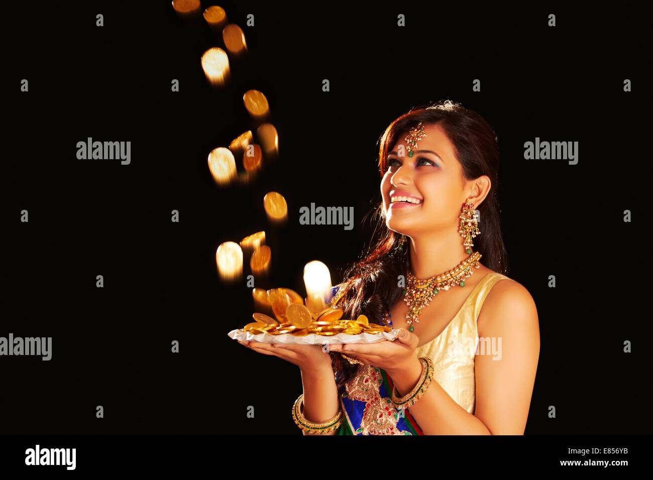 Indian gold jewellery model female hi-res stock photography and images ...