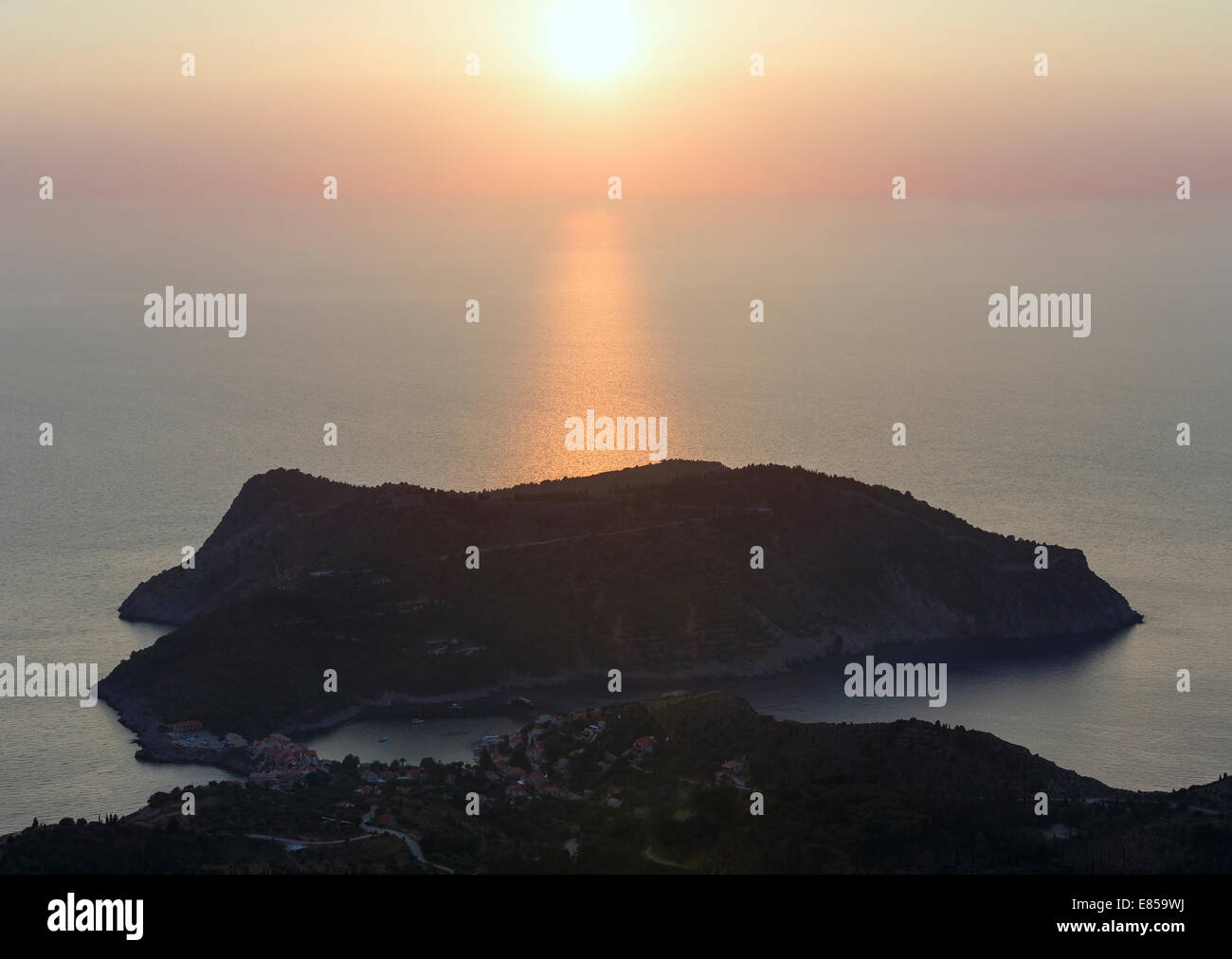 Sea sunset view of Assos peninsula (Greece, Kefalonia, Ionian Sea Stock ...