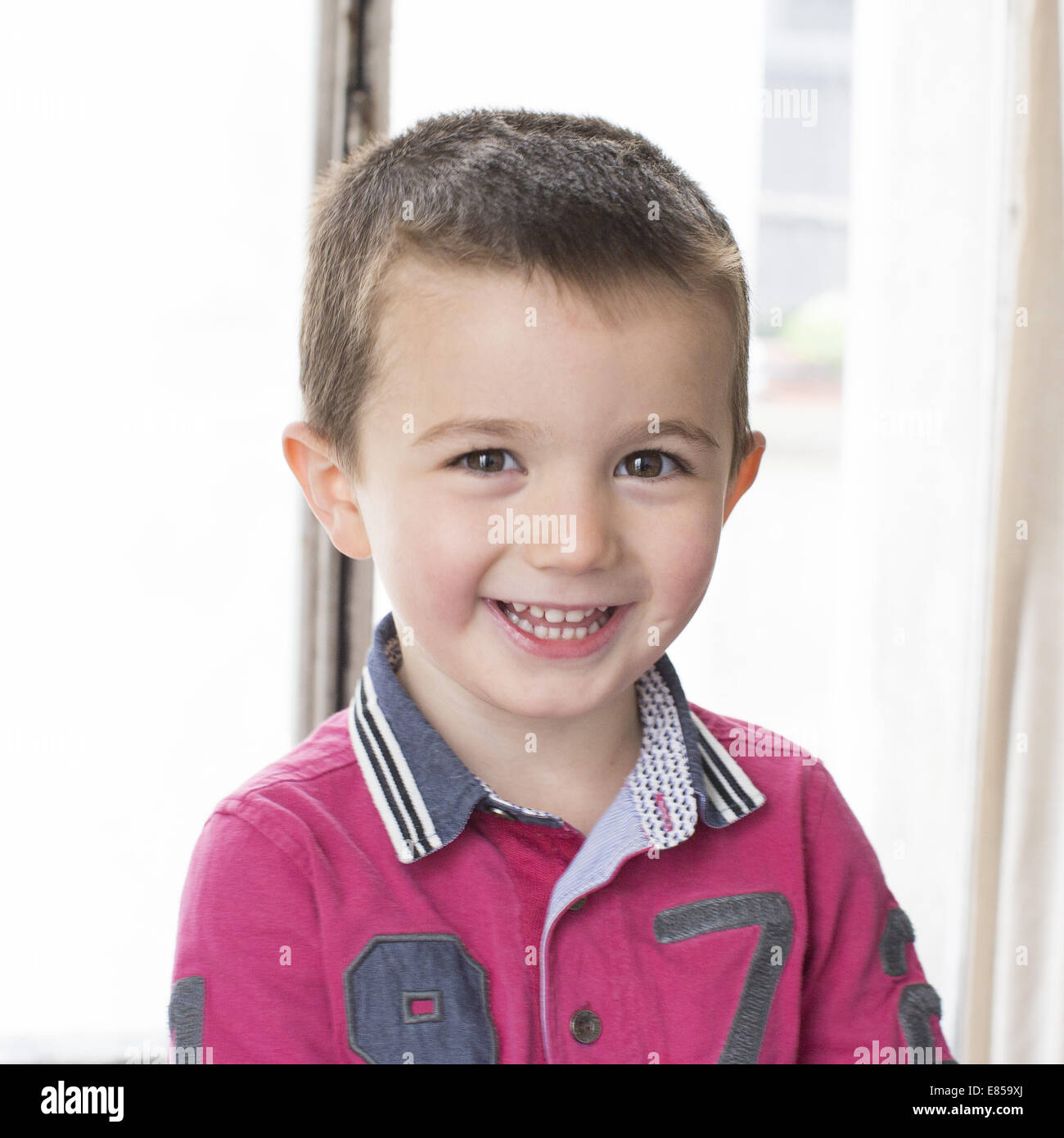 Head shoulders portrait little boy hi-res stock photography and images ...